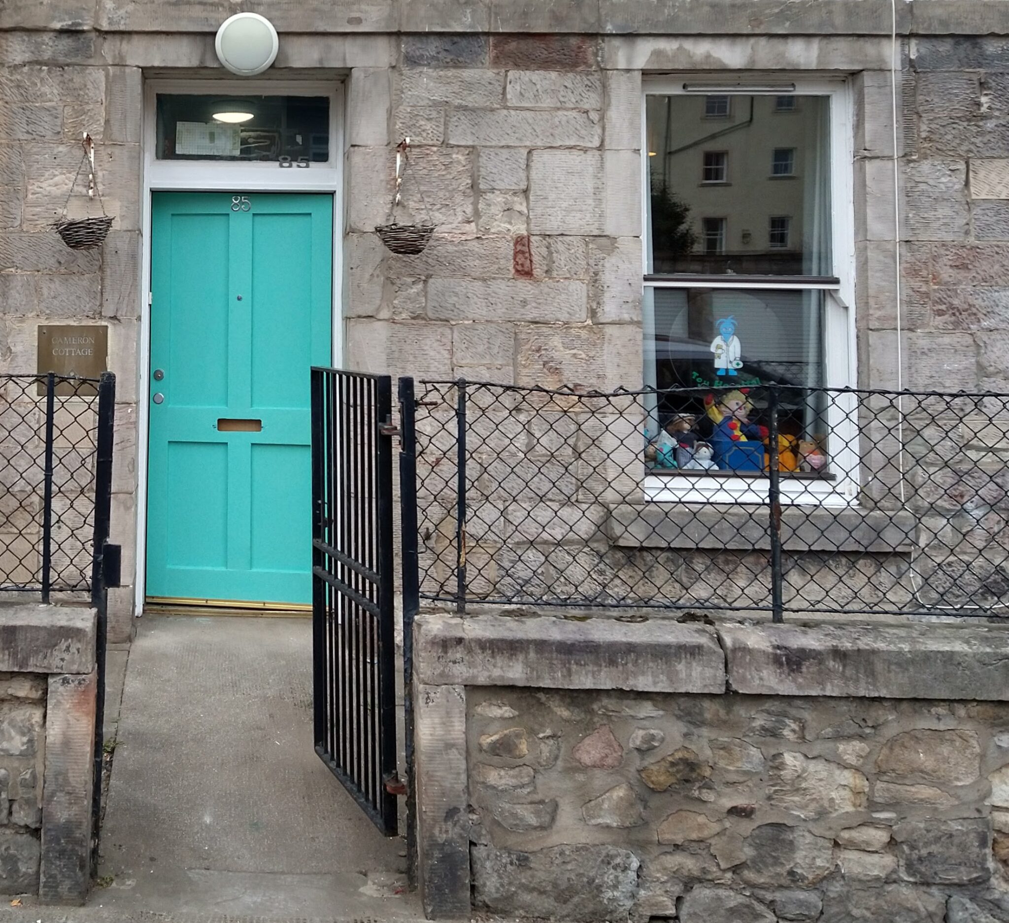 Contact Leith Toy Hospital